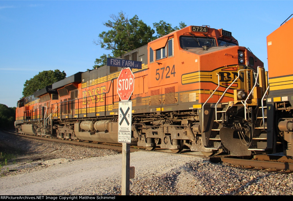 BNSF 5724